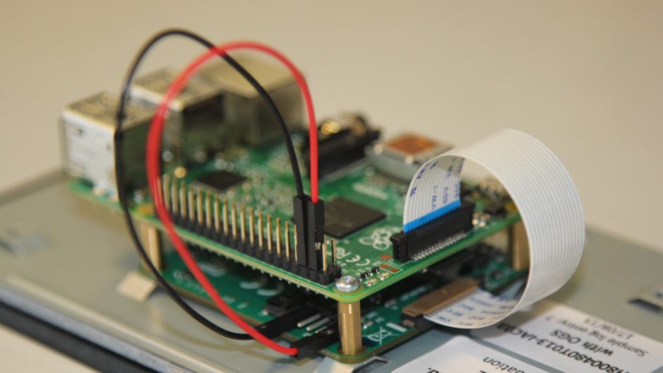 Trying the official Raspberry Pi touchscreen, our opinion – Howto ...